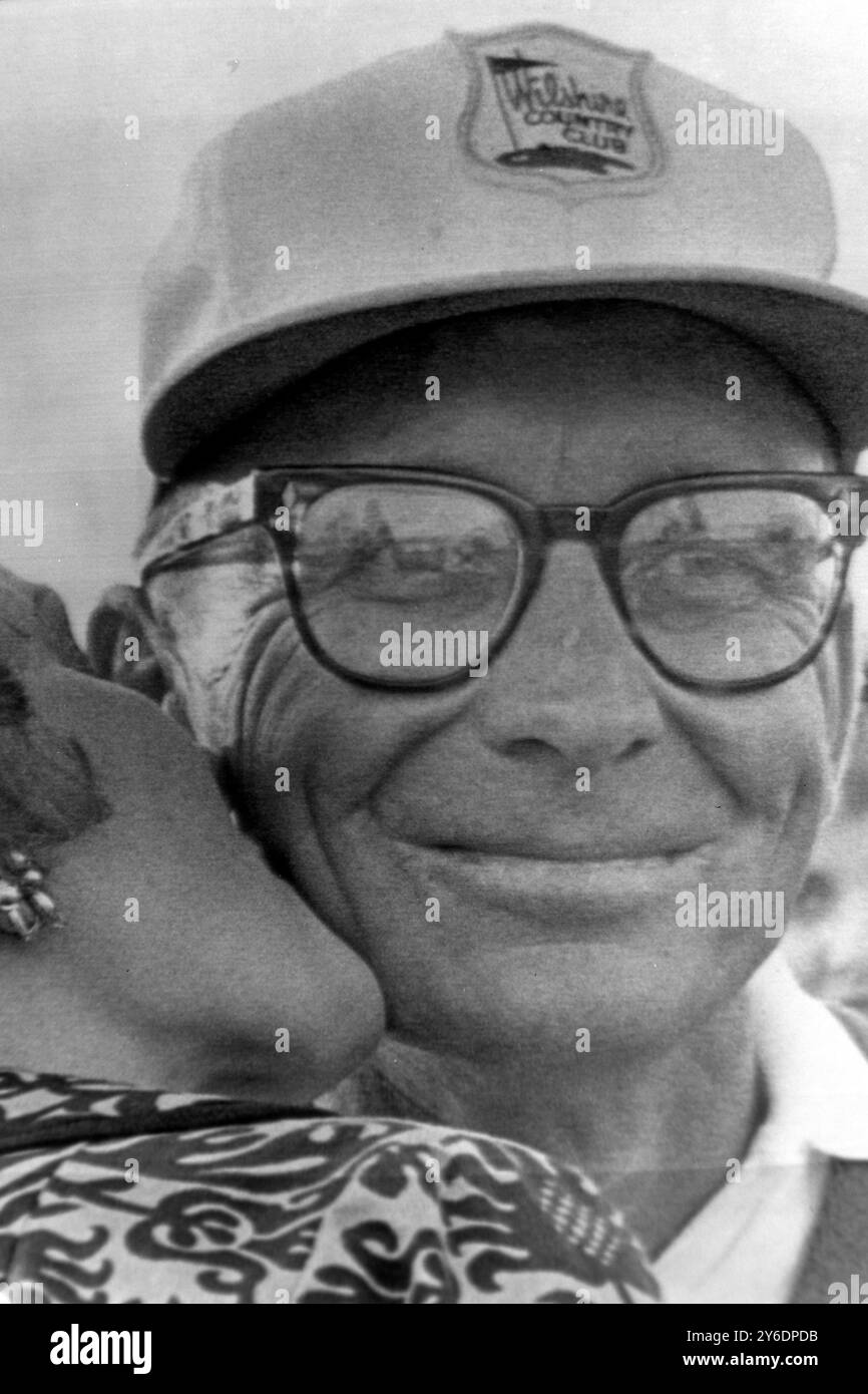 JERRY BARBER GOLFER AND CAROL SMITH IN WILMINGTON / ; 2 APRIL 1963 ...