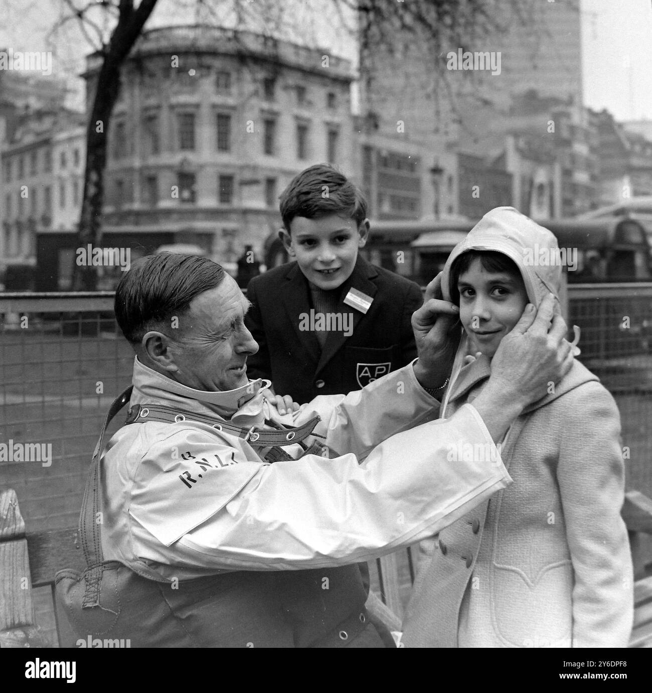 LIZETTE JOHNSON WITH LIFEBOAT MEDAL COXWAIN / ; 2 APRIL 1963 Stock ...