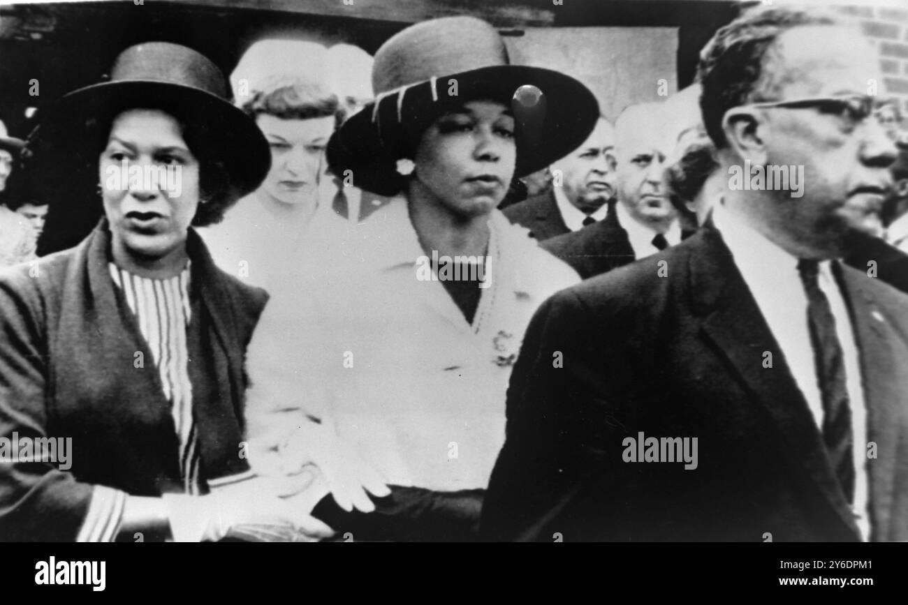 GERALDINE MOORE LEAVES HUSBANDS BOXER DAVEY MOORE FUNERAL IN SPRINGIELD ...