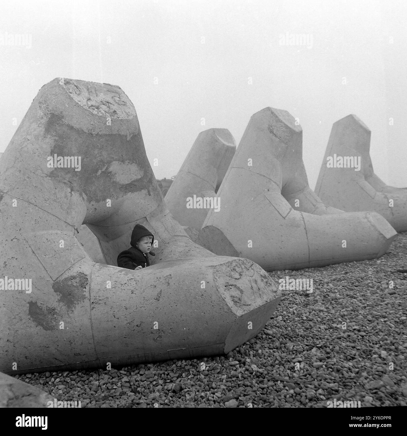 Black white picture railings sea hi-res stock photography and images ...