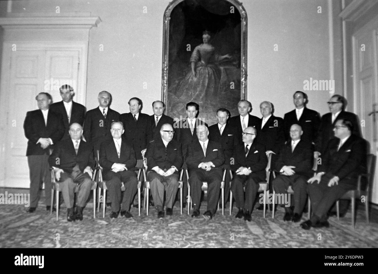 GOVERNMENT ALFONS CORBACH PRESIDENT & NEW AUSTRIAN CABINET ; 30 MARCH ...