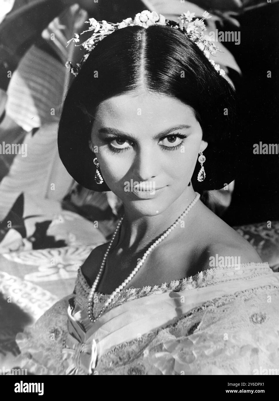 Claudia Cardinale Leoparden The Hair And "stars" (flowers) Of Claudia