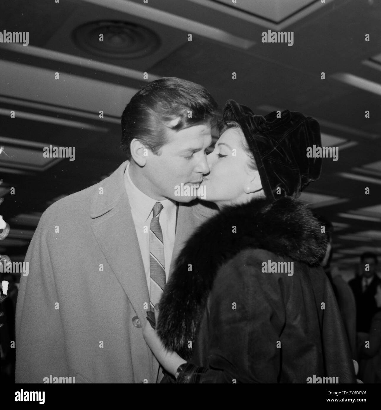 LOUISA MATTIOLI WITH ROGER MOORE AT LONDON AIRPORT / ; 29 MARCH 1963 ...