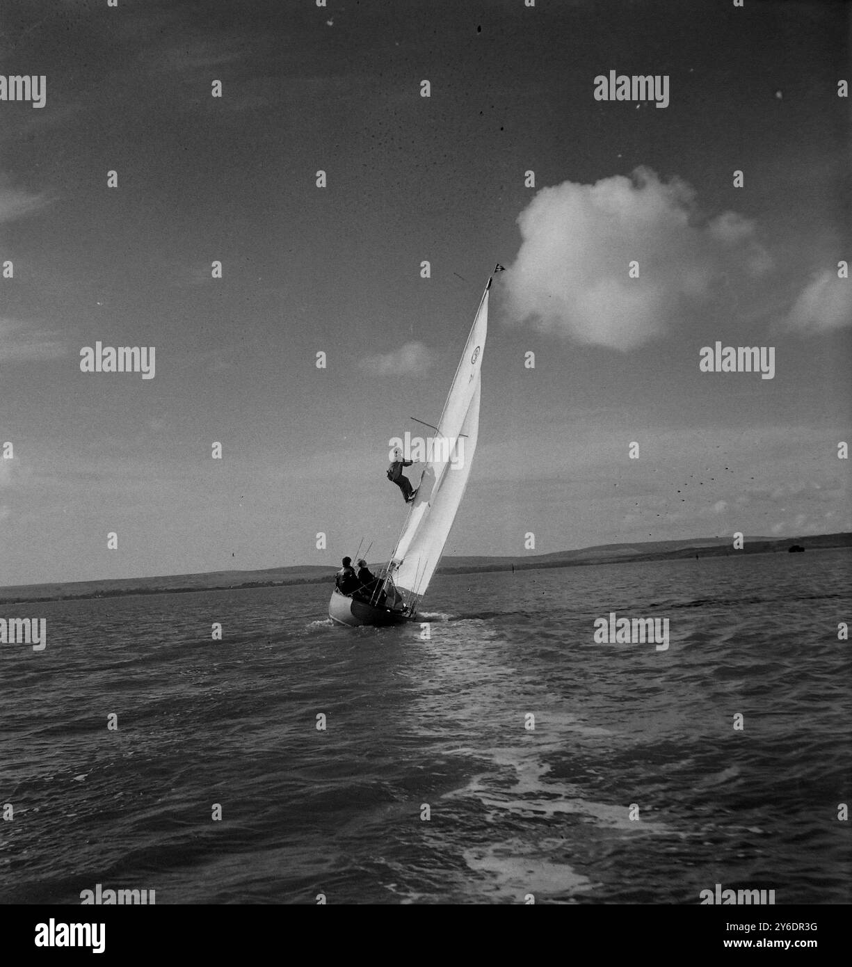 SAILER ERROL BRUCE CLIMBS MAST / ; 29 MARCH 1963 Stock Photo - Alamy