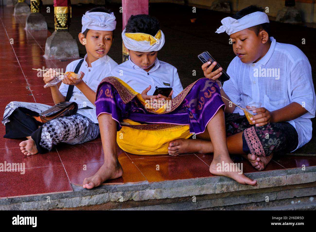 Indonesia, Bali, Ubud town, Pura Samuan Tiga temple, children and ...