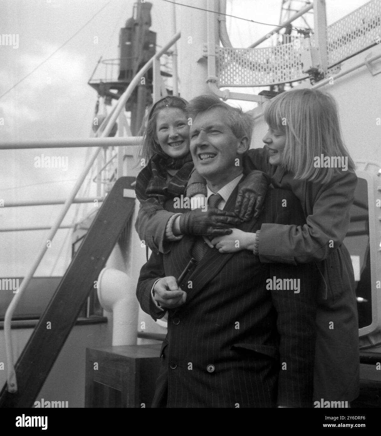 CHRISTOPHER BROWN WITH WIFE & CHILDREN IN SOUTHAMPTON / ; 25 MARCH 1963 ...