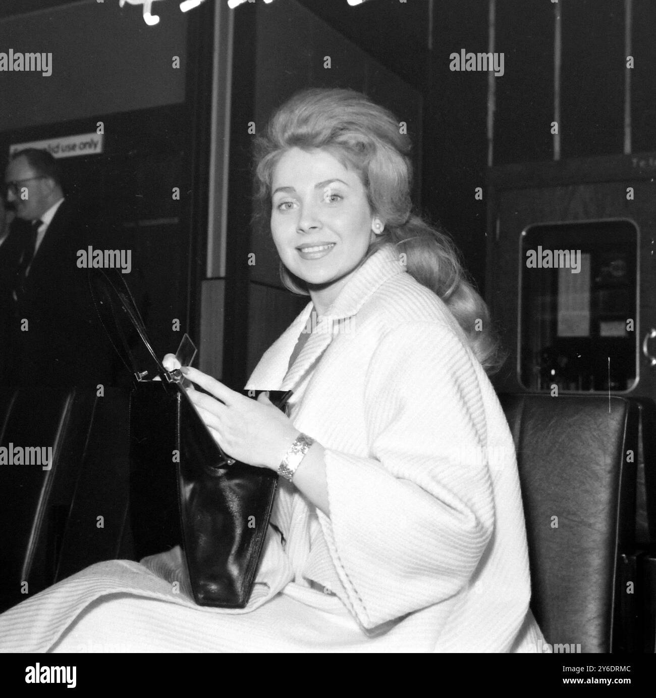 SINGER SHEILA SOUTHERN AT LONDON AIRPORT ; 22 MARCH 1963 Stock Photo ...