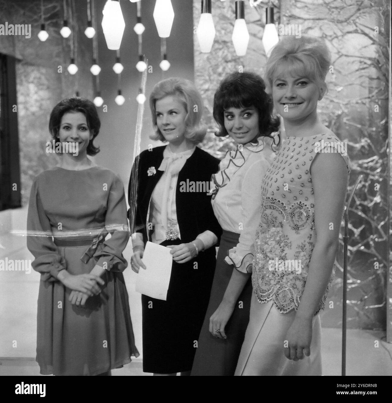 MUSIC SONG CONTEST VIEW OF CONTESTANTS - ESTER OFARIM, CARMEL CORREN ...