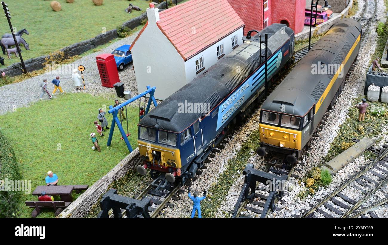 Class 47/3 in Engineers yellow Stock Photo - Alamy