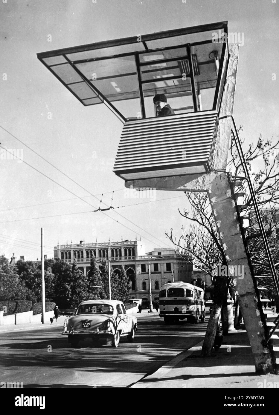 FILMS THE CRACKSMAN WITH CHARLIE DRAKE WHITECROSS STREET ; 17 MARCH ...