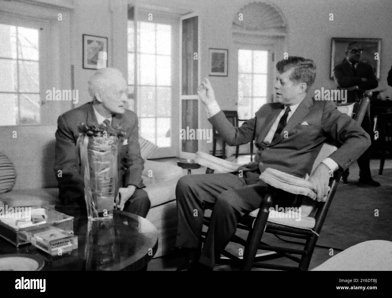 THOMAS KIERNAN WITH PRESIDENT JOHN F KENNEDY AT WHITE HOUSE / ; 18 ...