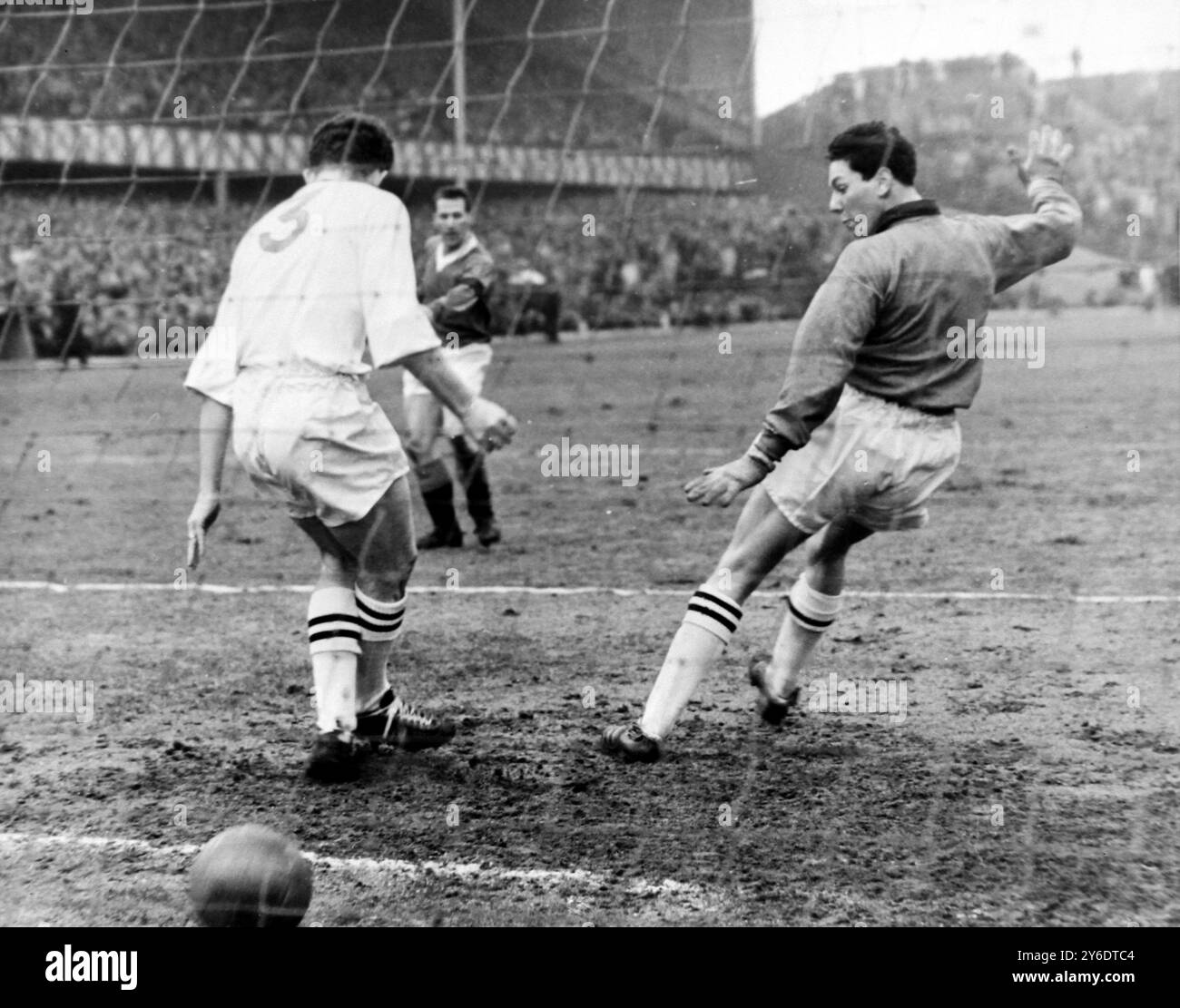 MILLER FOOTBALLER OF RANGERS IN ACTION ; 17 MARCH 1963 Stock Photo - Alamy
