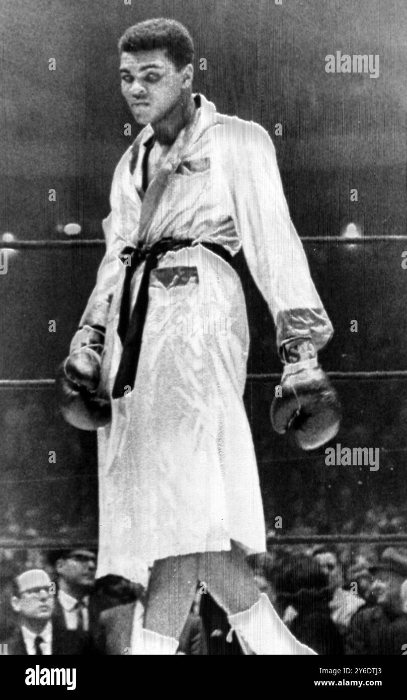 BOXING HEAVYWEIGHT CASSIUS CLAY - MUHAMMAD ALI WITH DOUG JONES CLAY ...