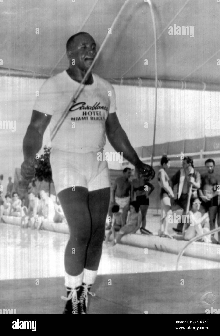 BOXER SONNY LISTON IN TRAINING / ; 11 MARCH 1963 Stock Photo - Alamy