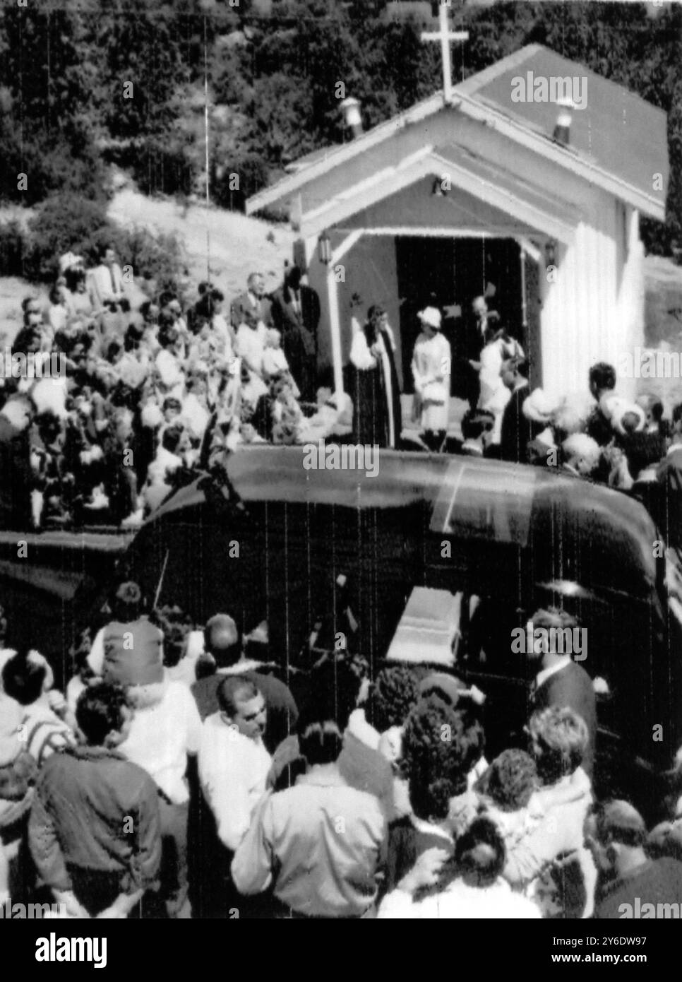 QUEEN ELIZABETH II LEAVES ALL SOULS CHURCH IN SNOWY MOUNTAIN, AUSTRALIA ...
