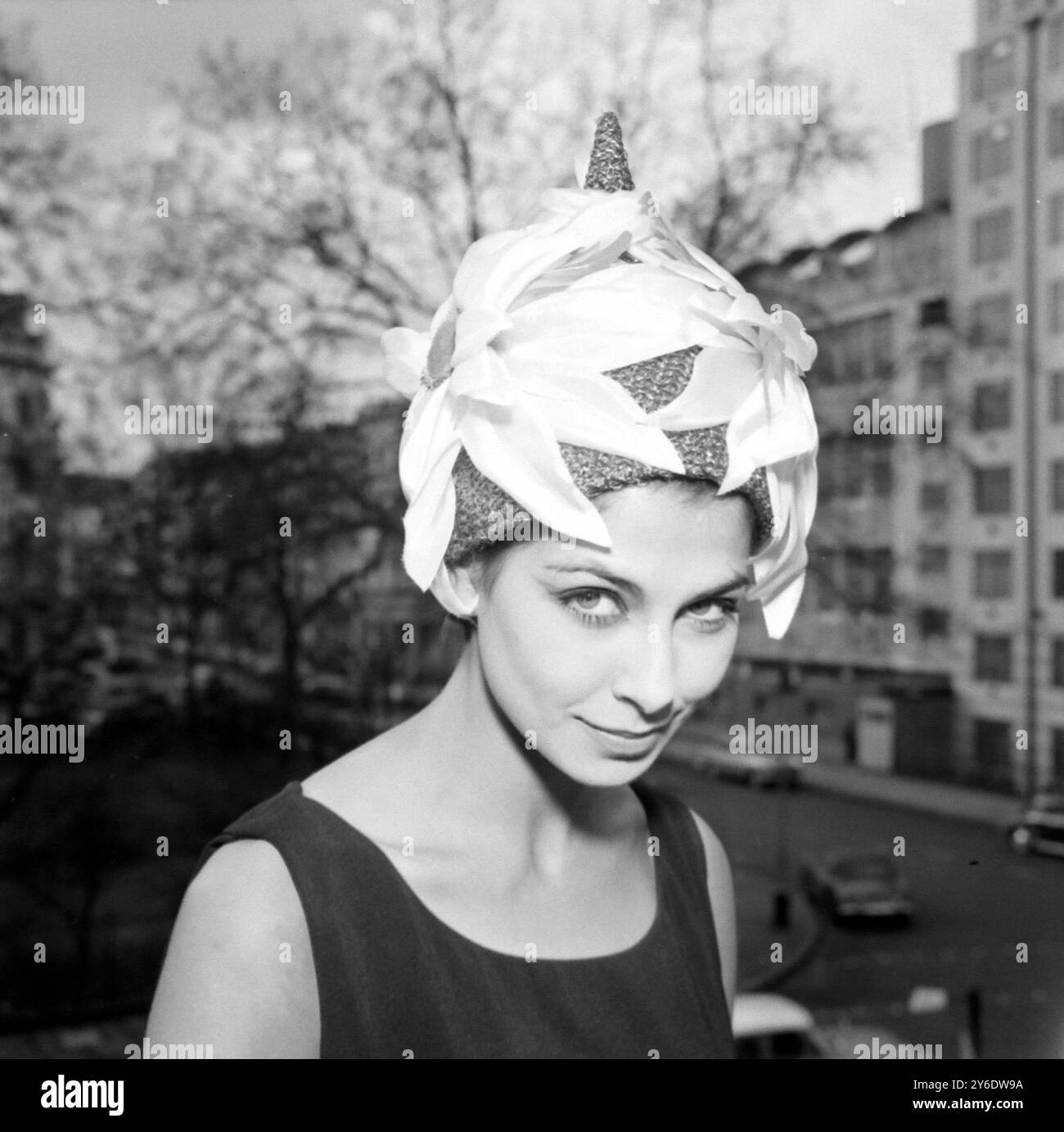 RUSSELL SANDRA MODELS HAT BY SIMONEMIRMAN / ; 10 MARCH 1963 Stock Photo ...