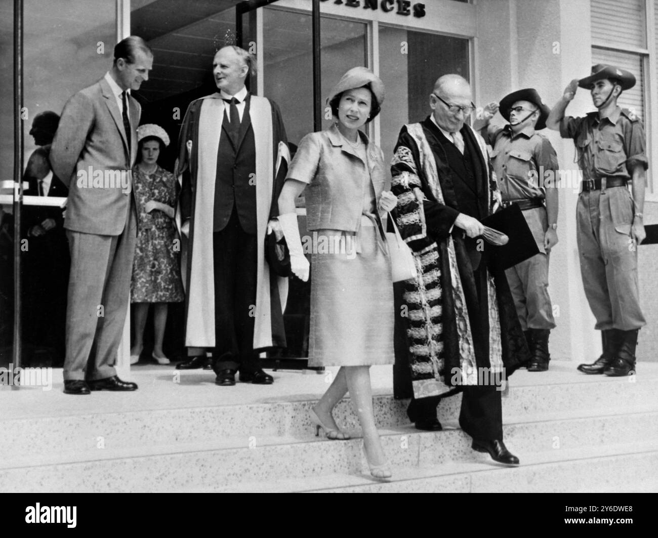 Queen elizabeth ii sydney 1963 hi-res stock photography and images - Alamy