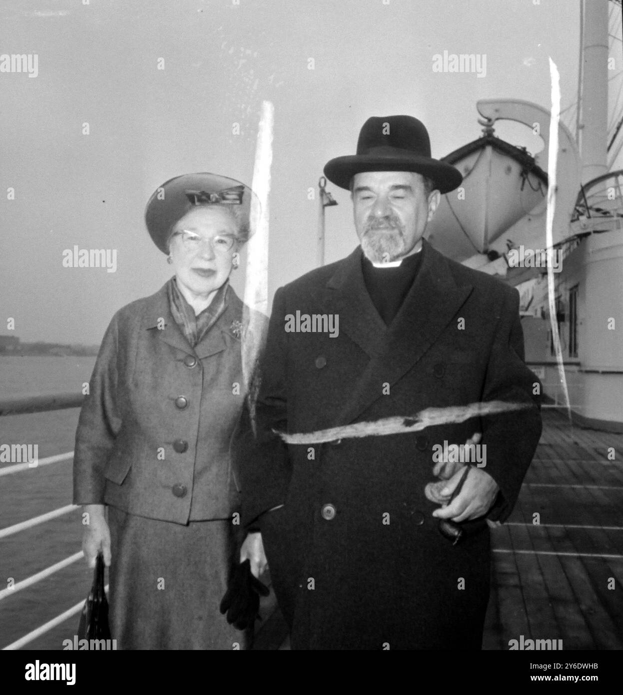 ISRAEL BRODIE WITH WIFE ABROAD STIRLING CASTLE / ; 8 MARCH 1963 Stock ...