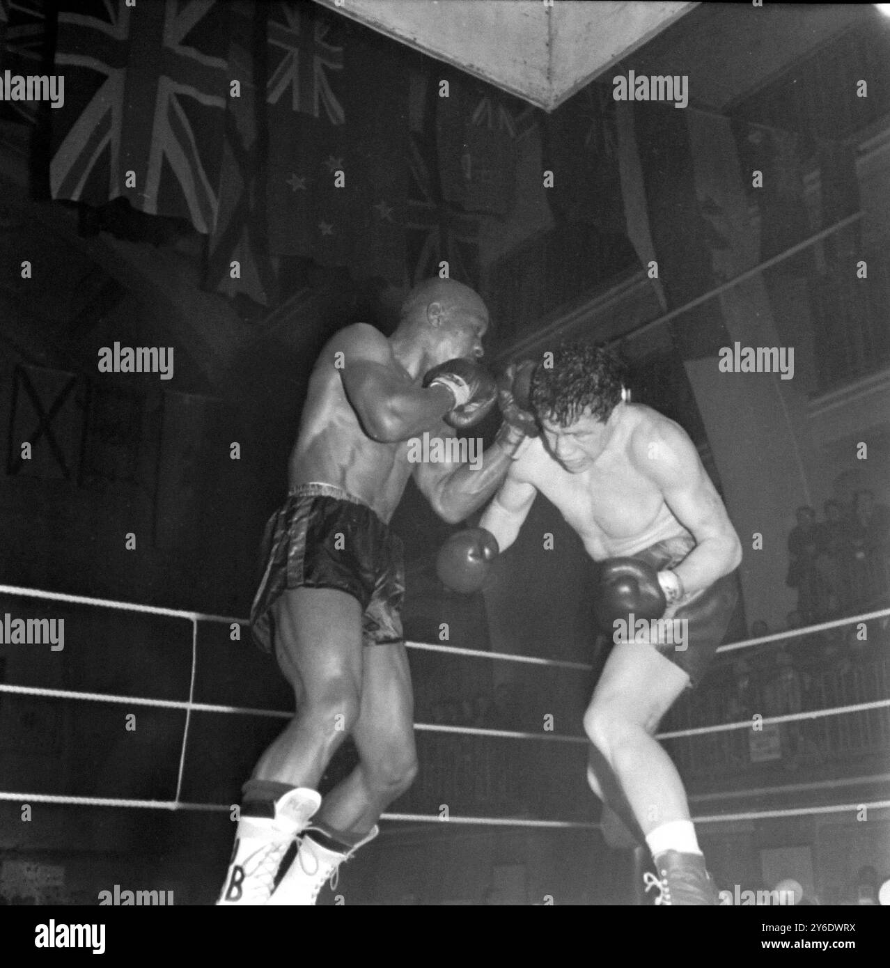 BOXING JIMMY BEECHAM WITH TERRY DOWNES IN LONDON / ; 5 MARCH 1963 Stock ...