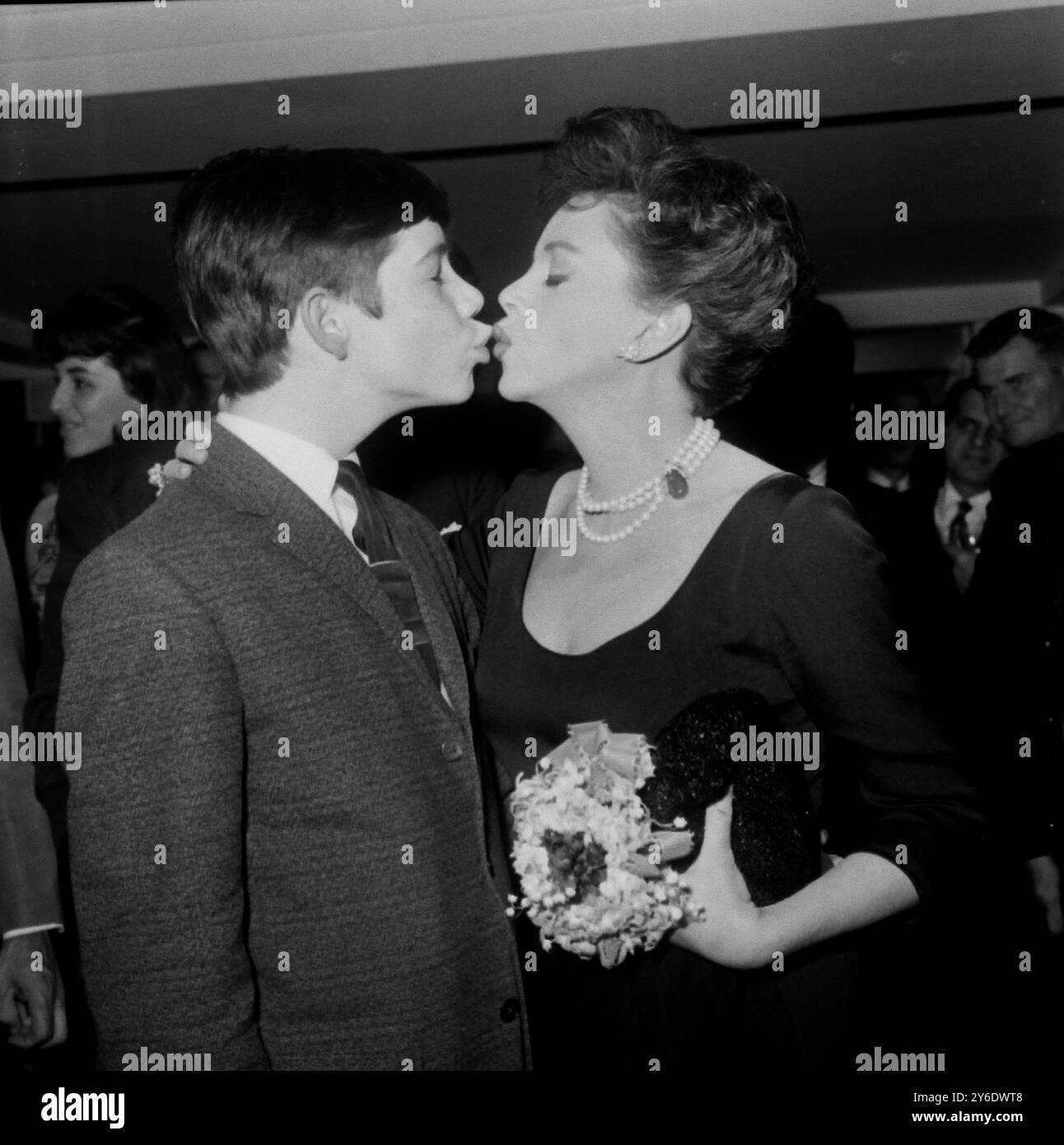 GREGORY PHILLIPS WITH MOTHER JUDY GARLAND IN LONDON / ; 5 MARCH 1963 ...