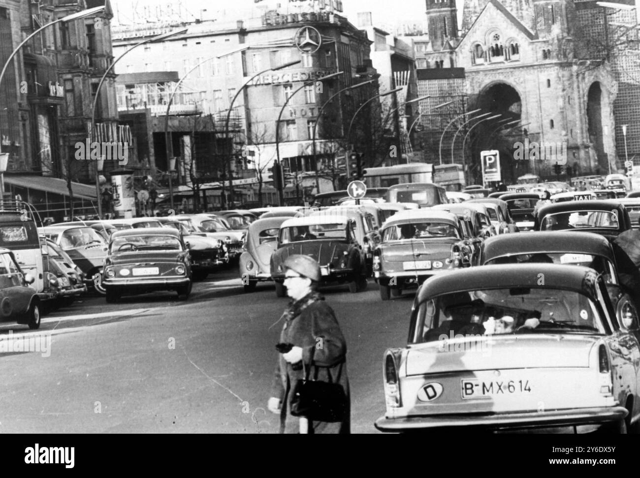 Berlin busy Black and White Stock Photos & Images - Alamy