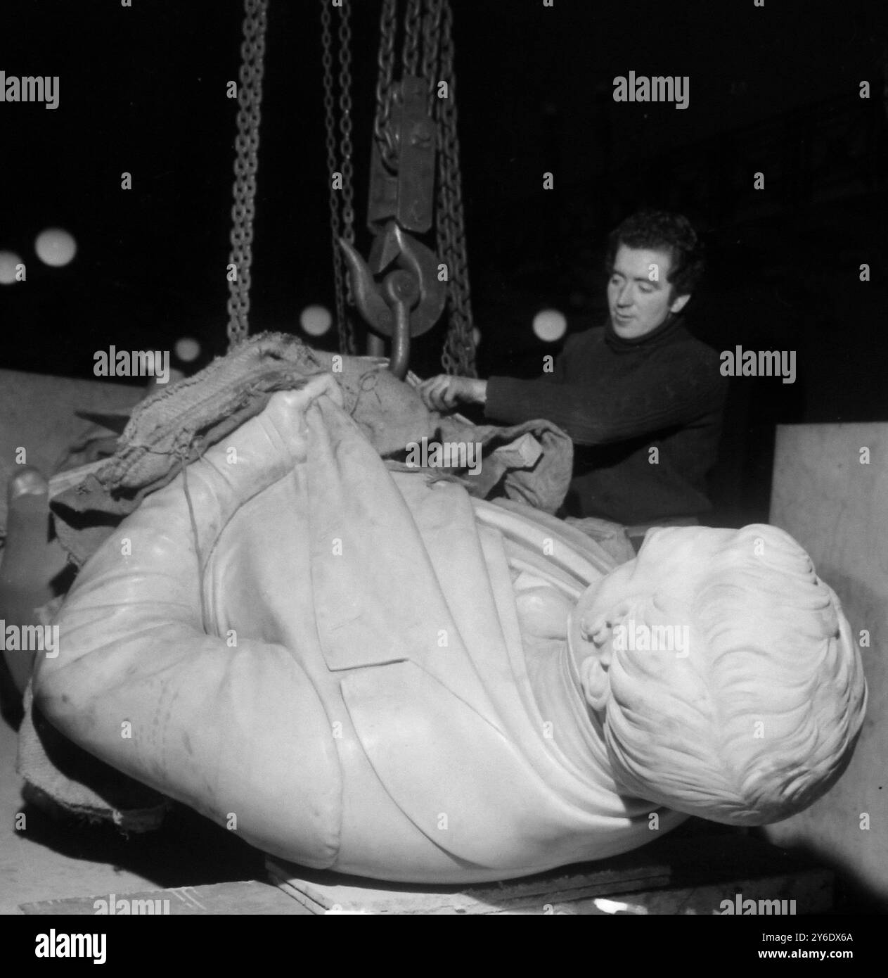 STATUE OF GEORGE STEPHENSON LIFTED FROM BASE AT EUSTON STATION IN ...