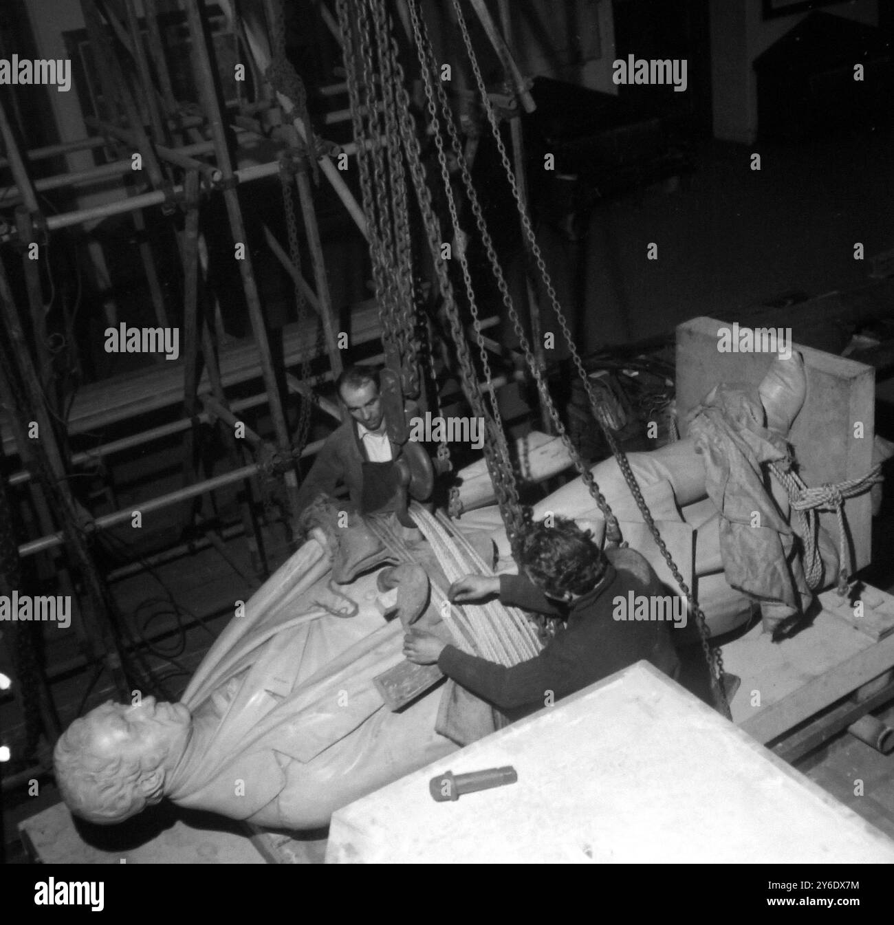 Statue of george stephenson Black and White Stock Photos & Images - Alamy