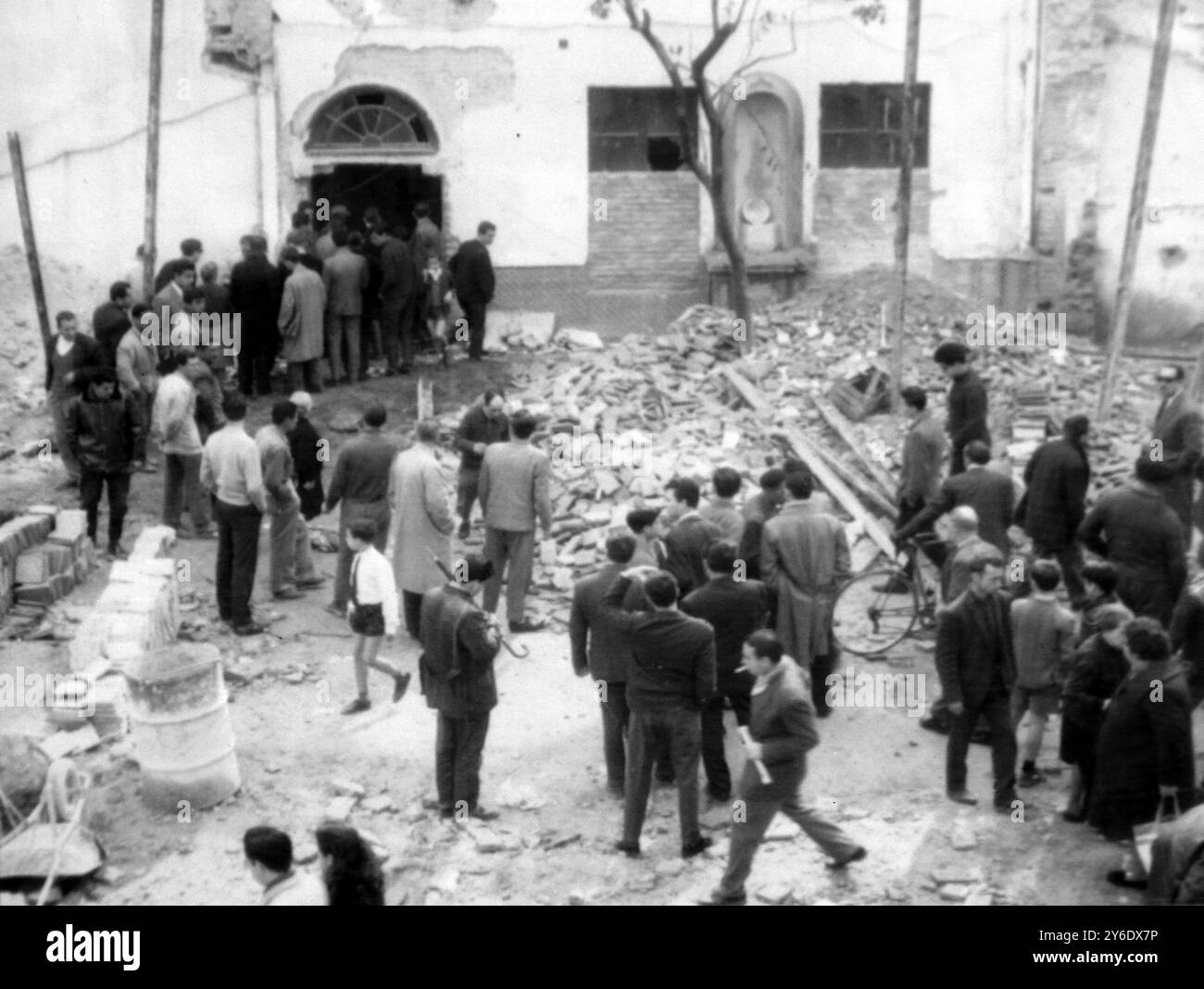 Collapsed disaster Black and White Stock Photos & Images - Alamy