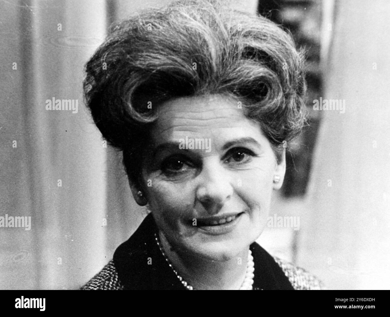 BETTY COOPER PORTRAIT / ; 1 MARCH 1963 Stock Photo - Alamy