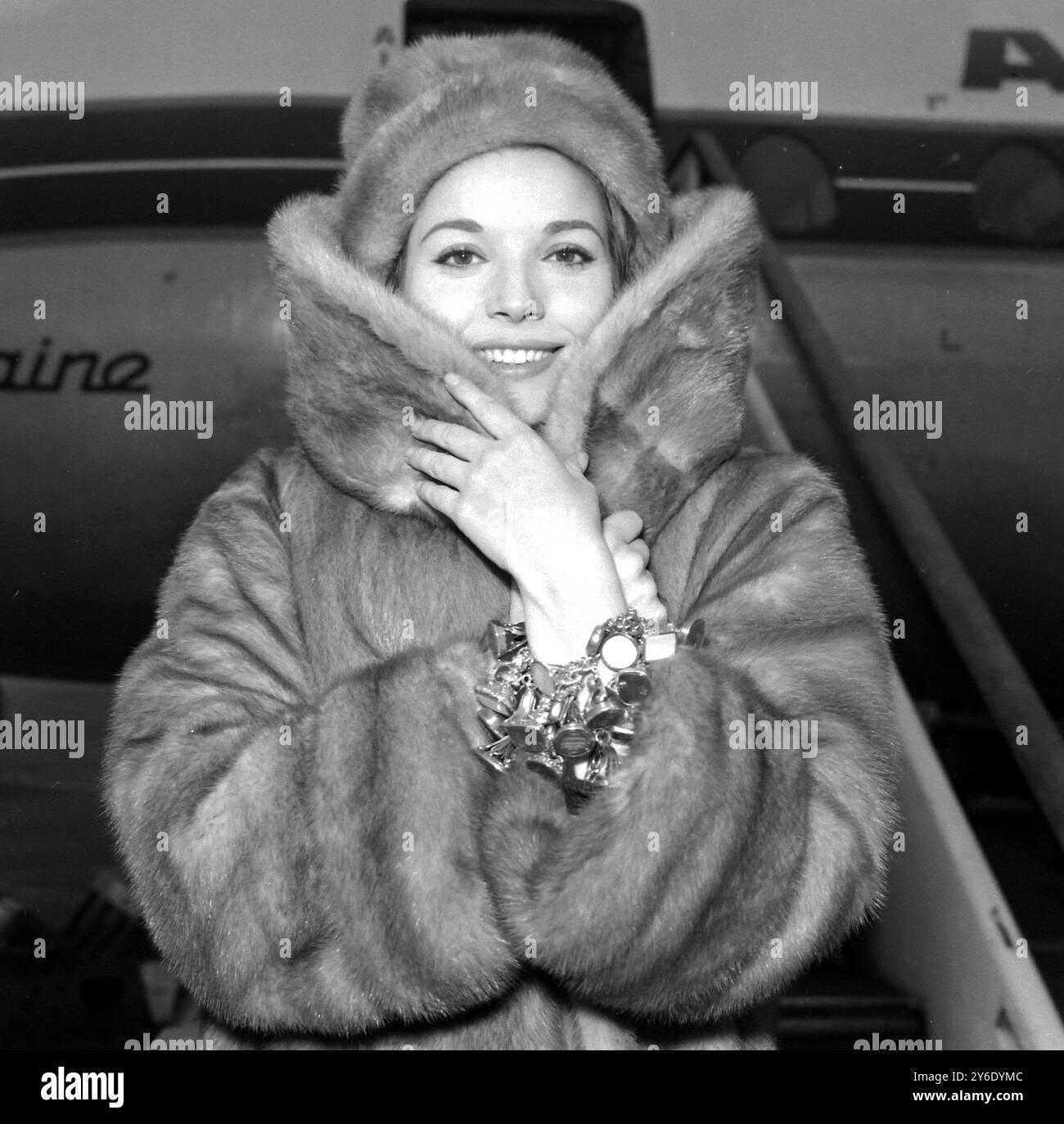 ACTRESS ELSA MARTINELLI IN LONDON / ; 16 FEBRUARY 1963 Stock Photo - Alamy