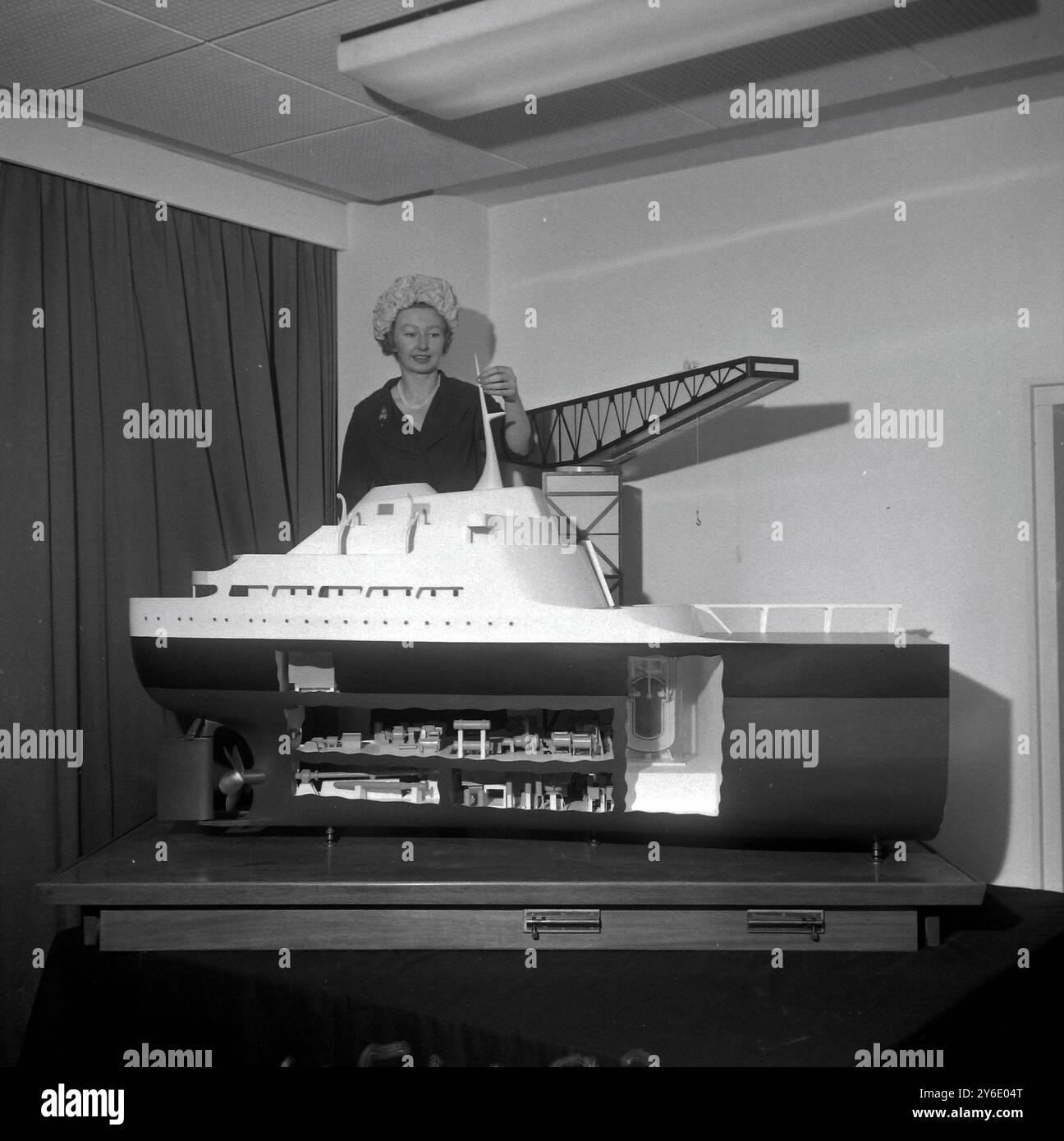 Nuclear ship hi-res stock photography and images - Alamy