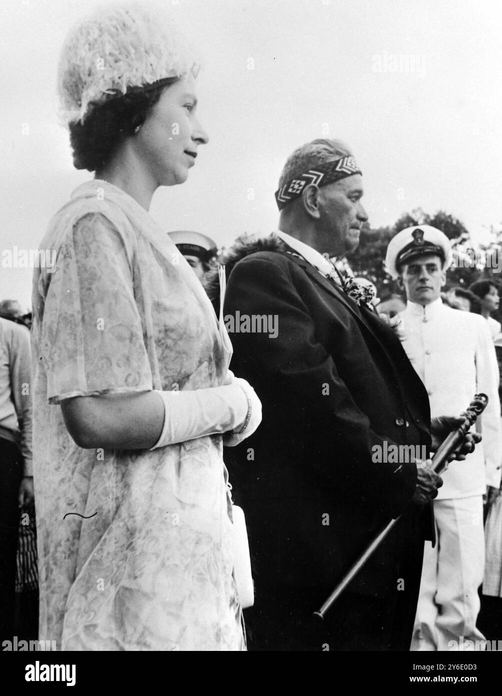 QUEEN ELIZABETH II WITH NGAPUHI MAORI TRIBE IN WAITANGI IN NEW ZEALAND ...