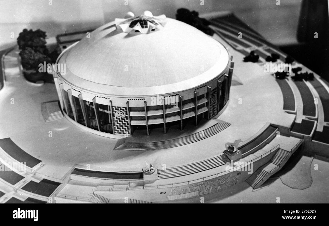 Circus building hi-res stock photography and images - Alamy