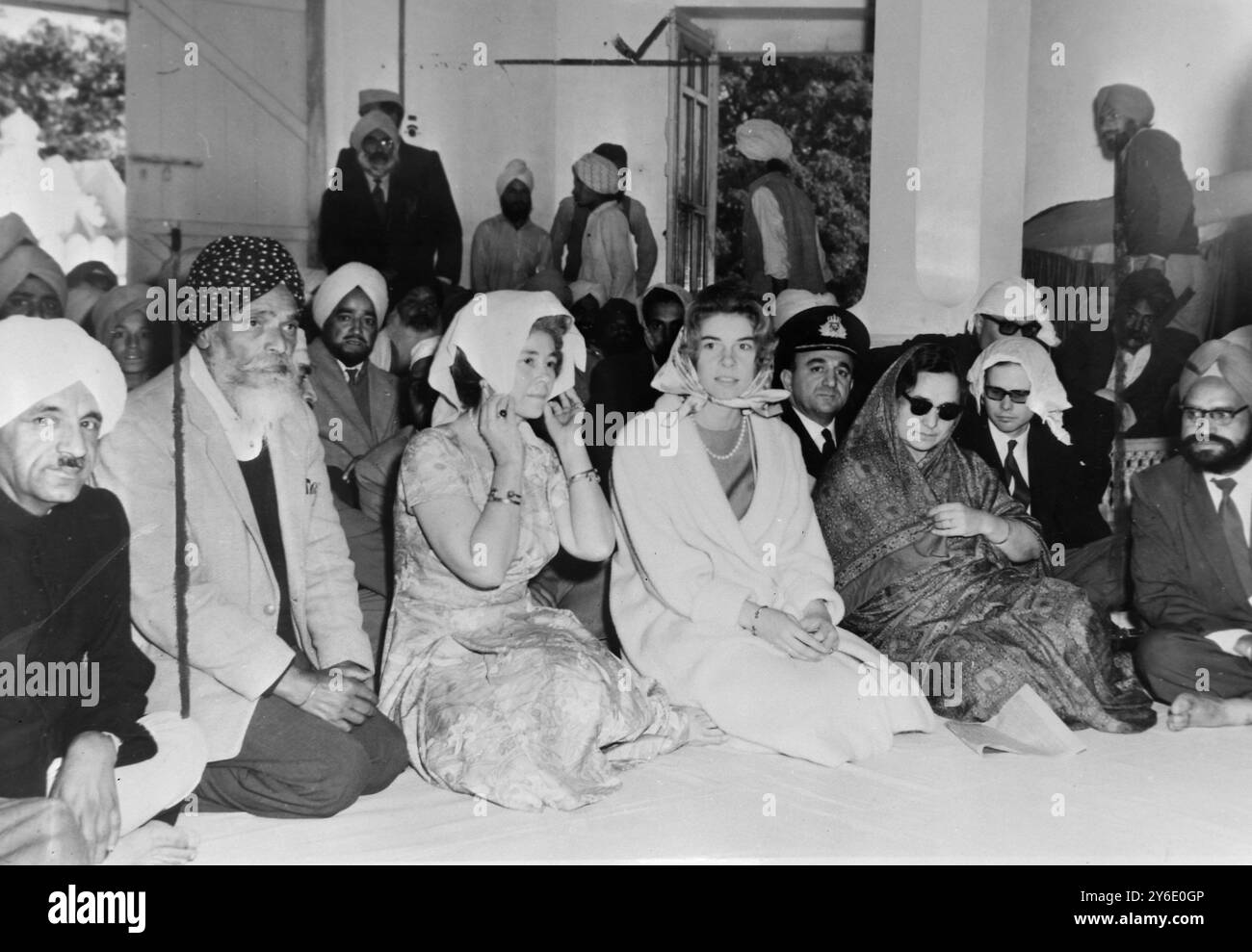 PRINCESS IRENE AND QUEEN FREDERIKA AT SHIKS TEMPLE IN INDIA ; 8 ...