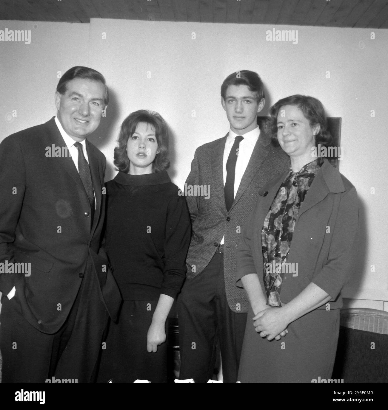 JAMES CALLAGHAN MP WITH WIFE AUDREY &CHILDREN IN BLACKHEATH / ; 5 ...