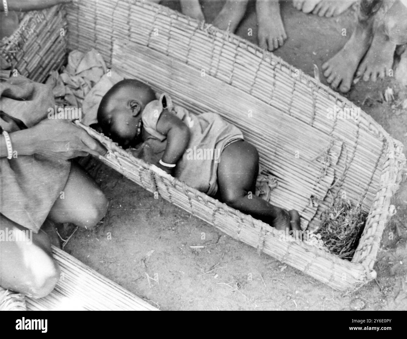 SUDANESE CHILDREN IN STARVATION ; 5 FEBRUARY 1963 Stock Photo - Alamy