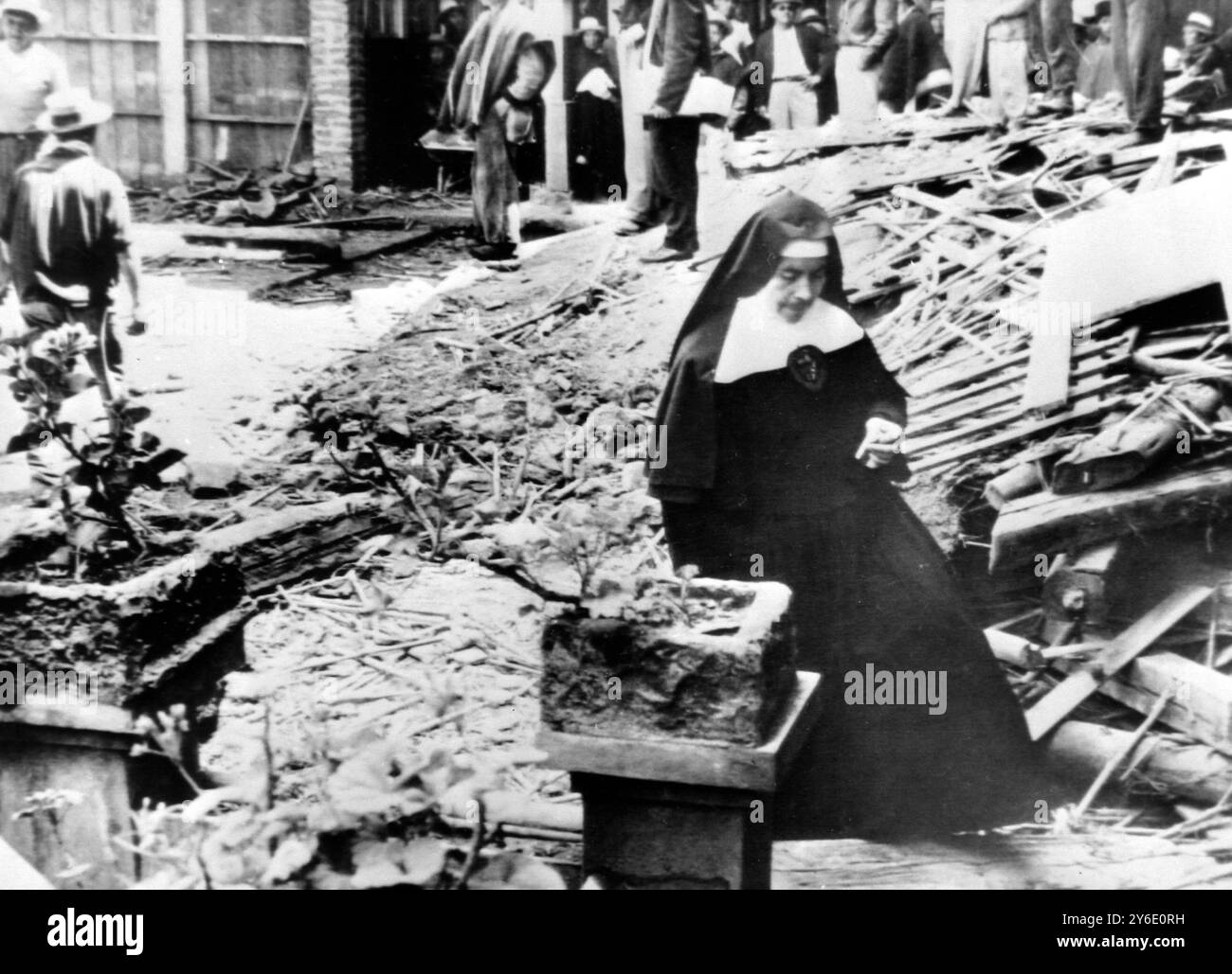 Buildings collapse school in hi-res stock photography and images - Alamy