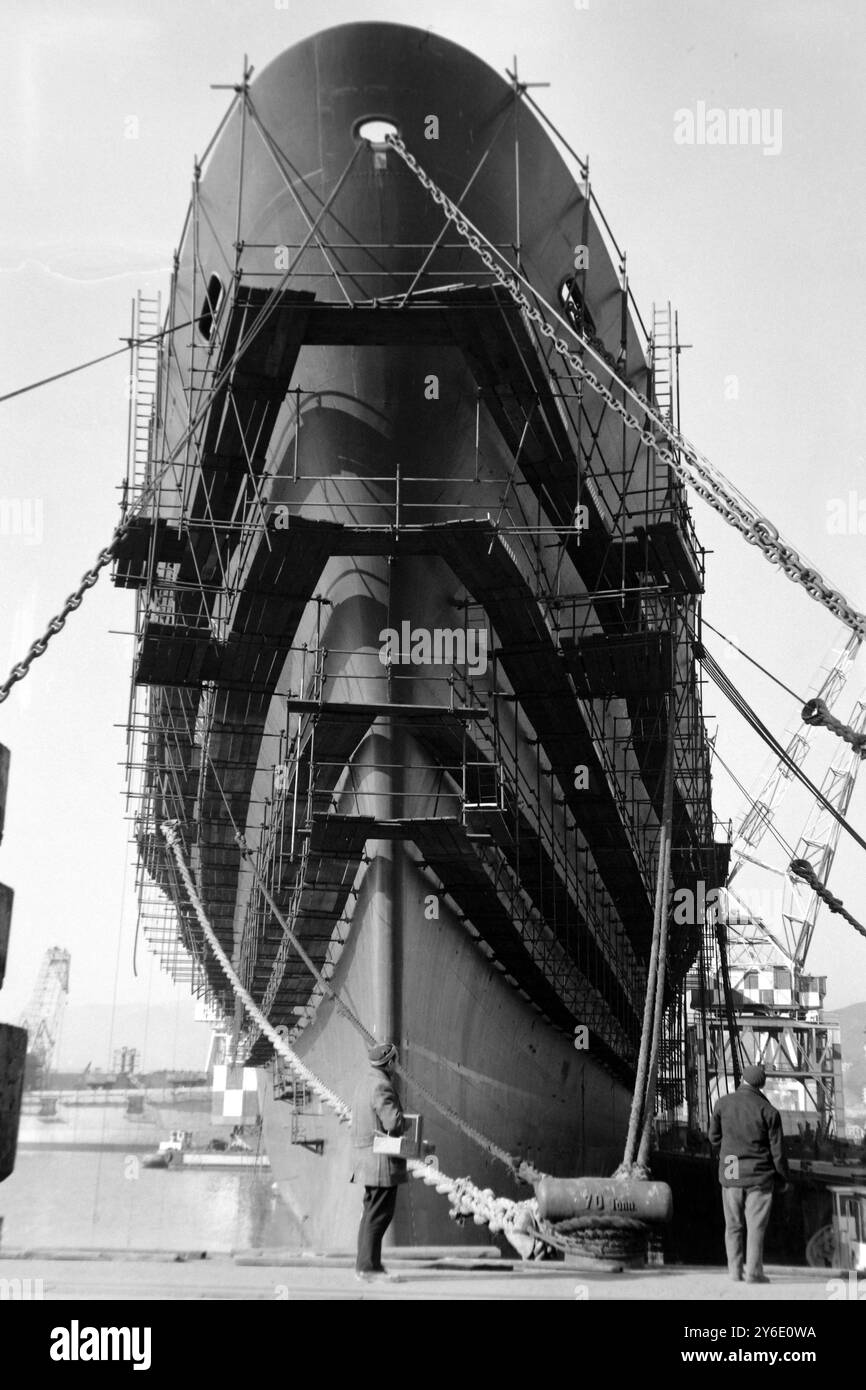 SHIPS MICHAELANGELO CONSTRUCTION IN GENOA ; 5 FEBRUARY 1963 Stock Photo ...