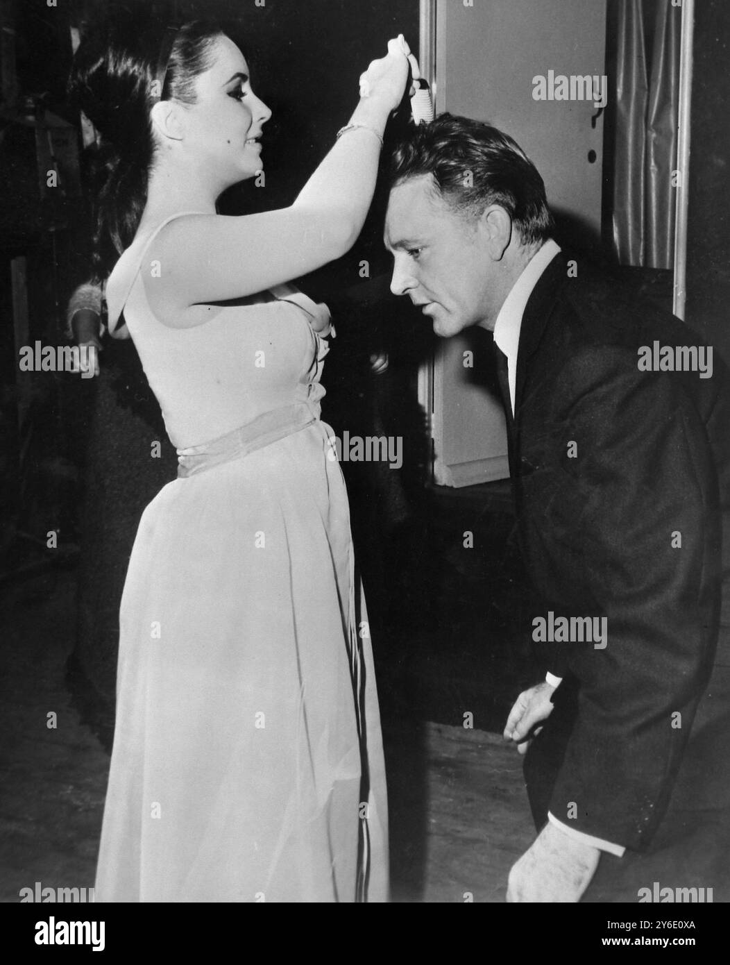 RICHARD BURTON FILMING VIPS WITH ACTRESS ELIZABETH TAYLOR / ; 4 ...