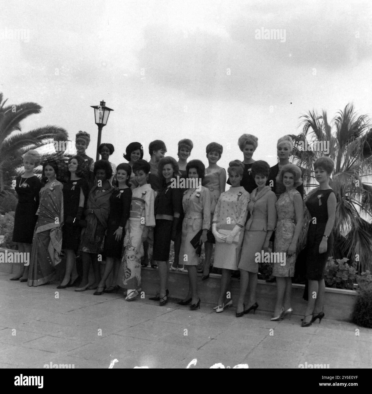 LORRAINE JONES WITH BEAUTY CONTESTANTS - MISS UNITED NATIONS / ; 4 ...