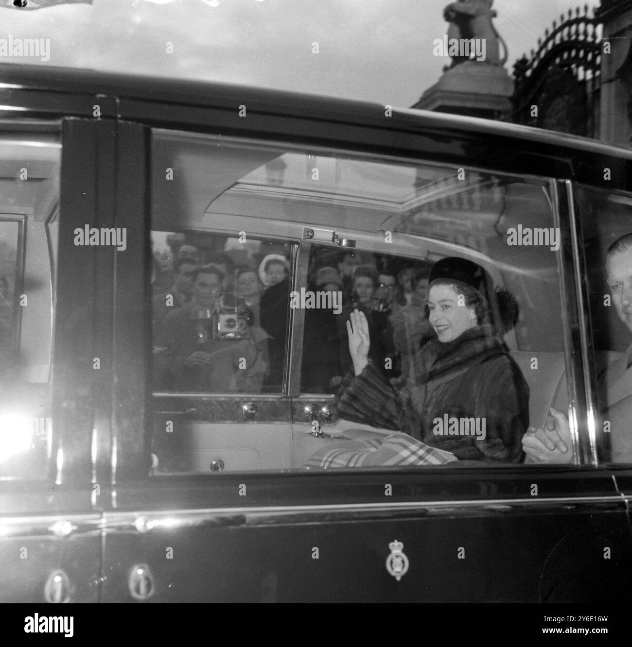 QUEEN ELIZABETH II TO LONDON AIRPORT FOR AUSTRALIA AND NEW ZEALAND ; 31 ...