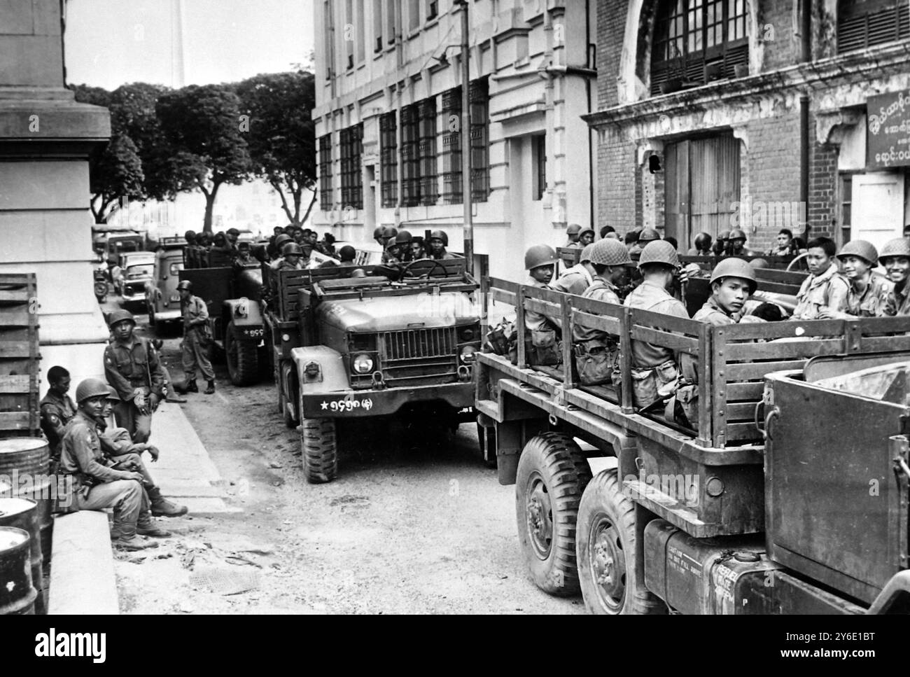 ARMY RIFLE CARRYING TROOPS OF JU WIN RANGOON ; 30 JANUARY 1963 Stock ...