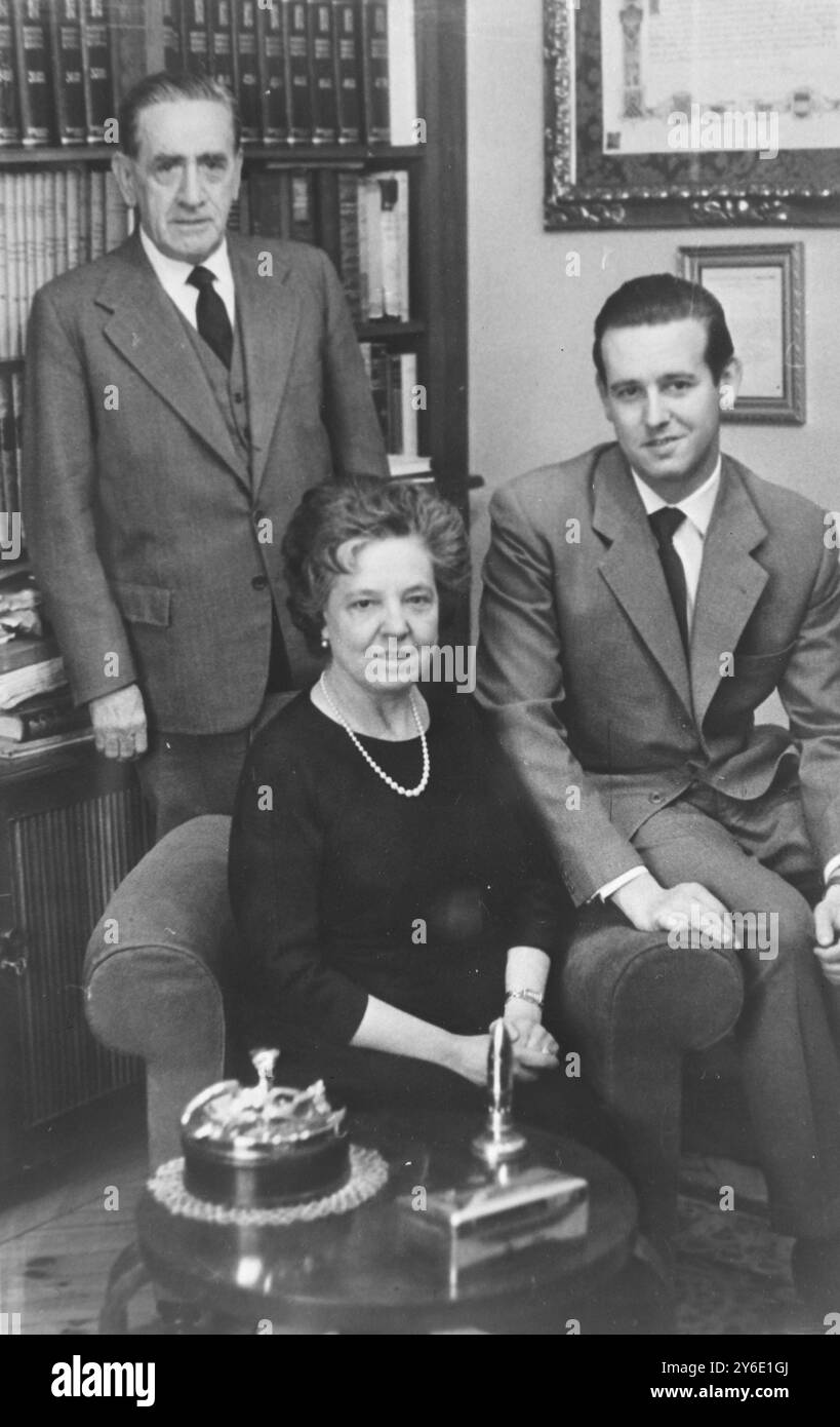 AUGUSTIN MUNOZ GRANDES WITH FAMILY IN MADRID / ; 29 JANUARY 1963 Stock ...