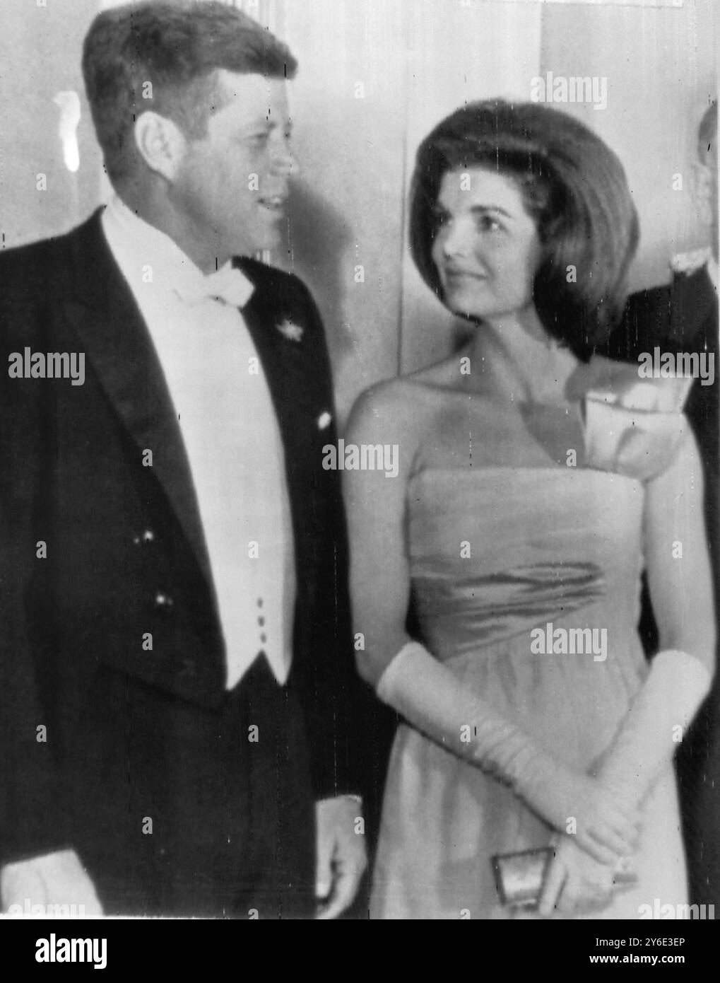 US AMERICAN PRESIDENT JOHN F KENNEDY WITH WIFE JACQUELINE JACKIE IN ...