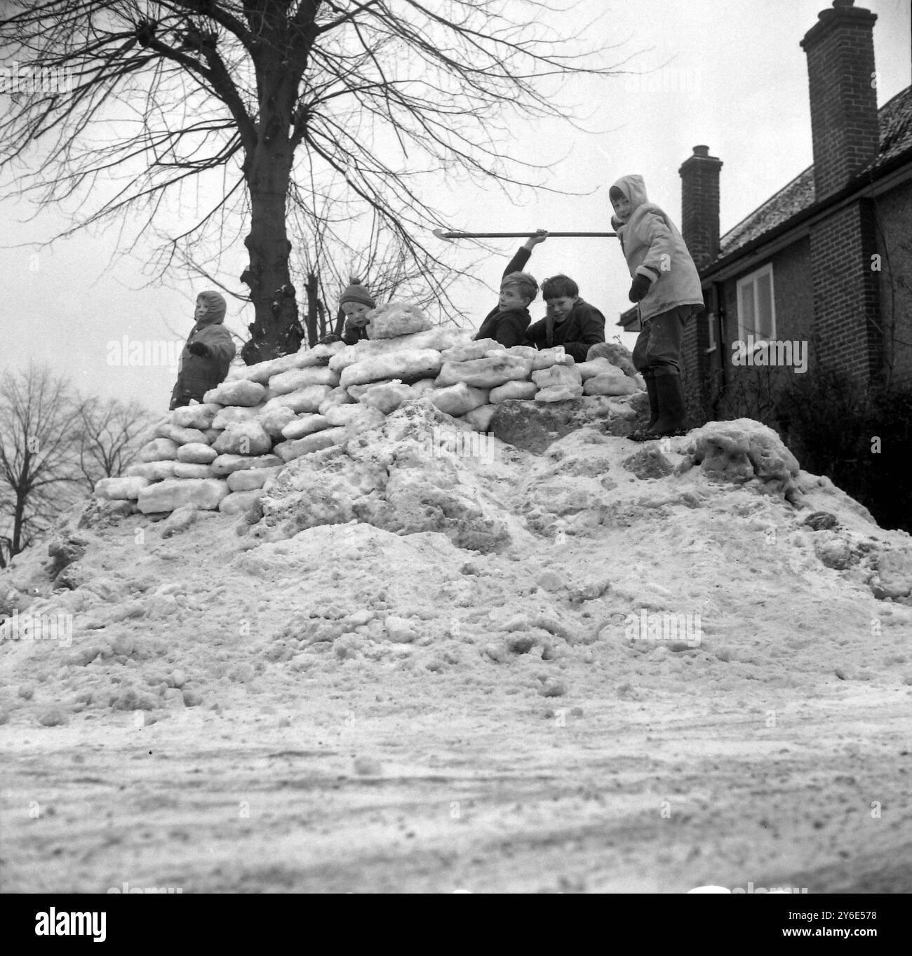 CHILDREN PLAYING IN SNOW IN SURREY ; 10 JANUARY 1963 Stock Photo - Alamy