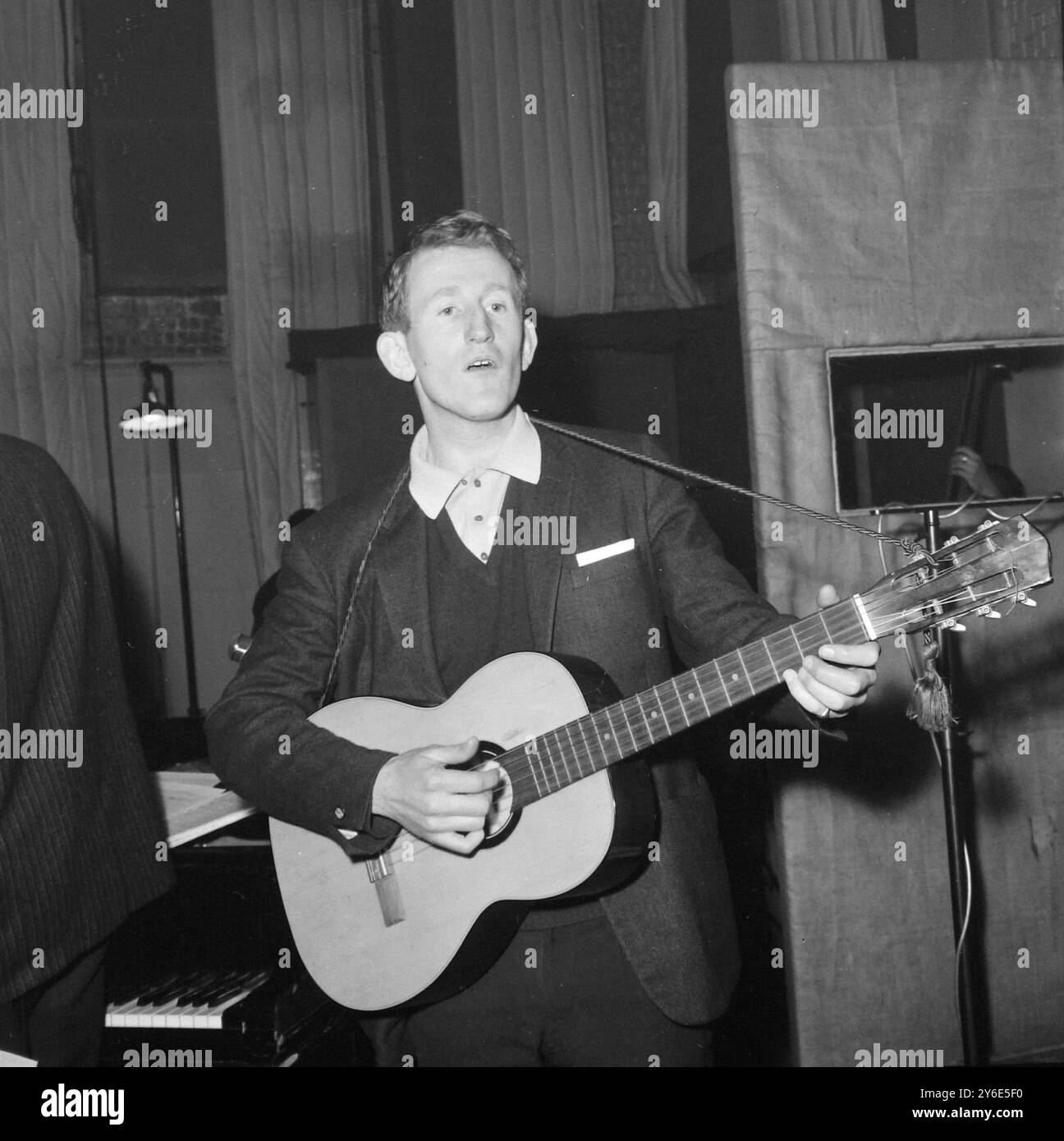 TELEVISION THAT WAS THE WEEK THAT WAS LANCE PERCIVAL GUITAR REHEARSAL ...