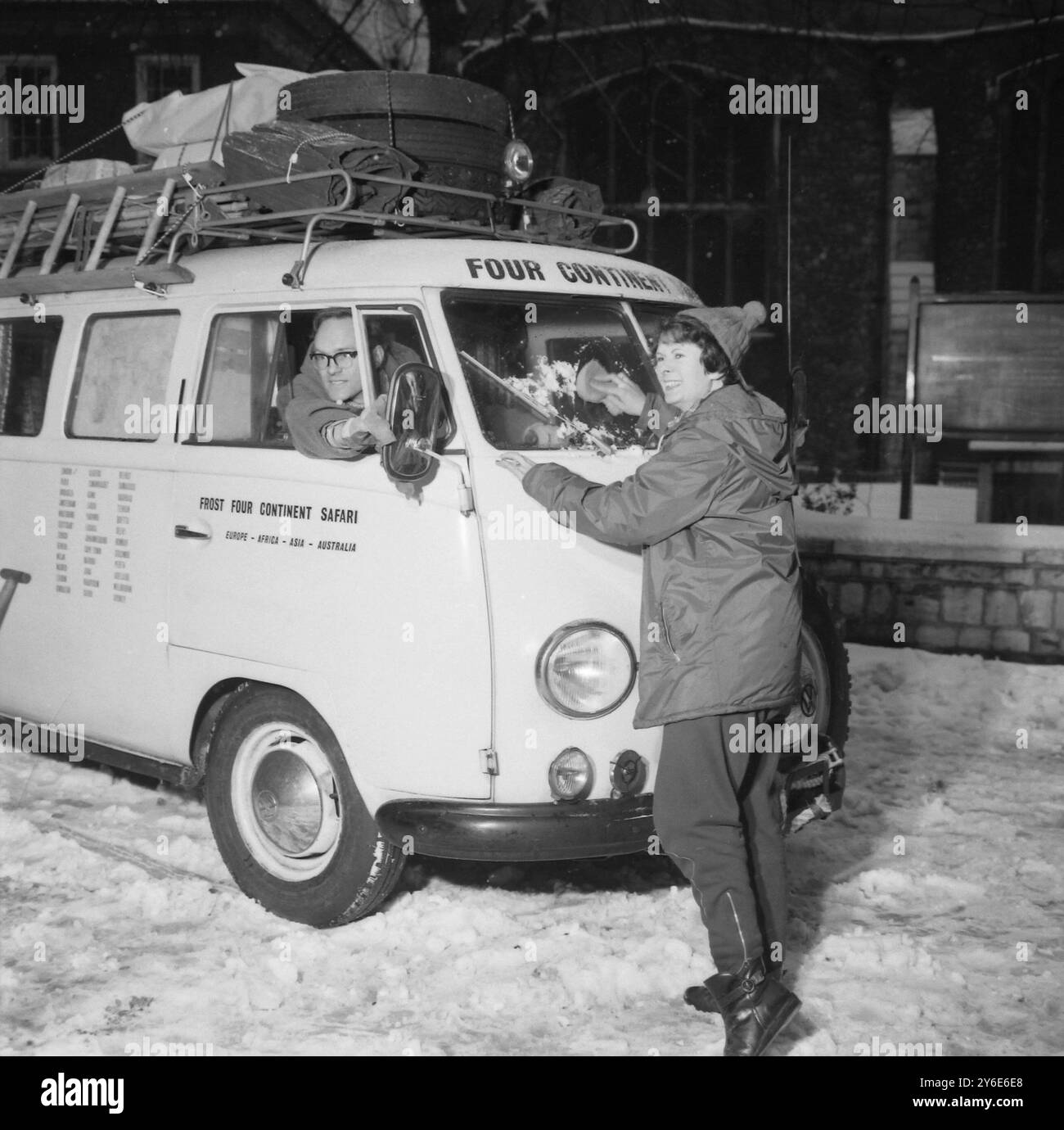 DAVID FROST WITH WIFE EMIGRATE TO AUSTRALIA / ; 1 JANUARY 1963 Stock ...
