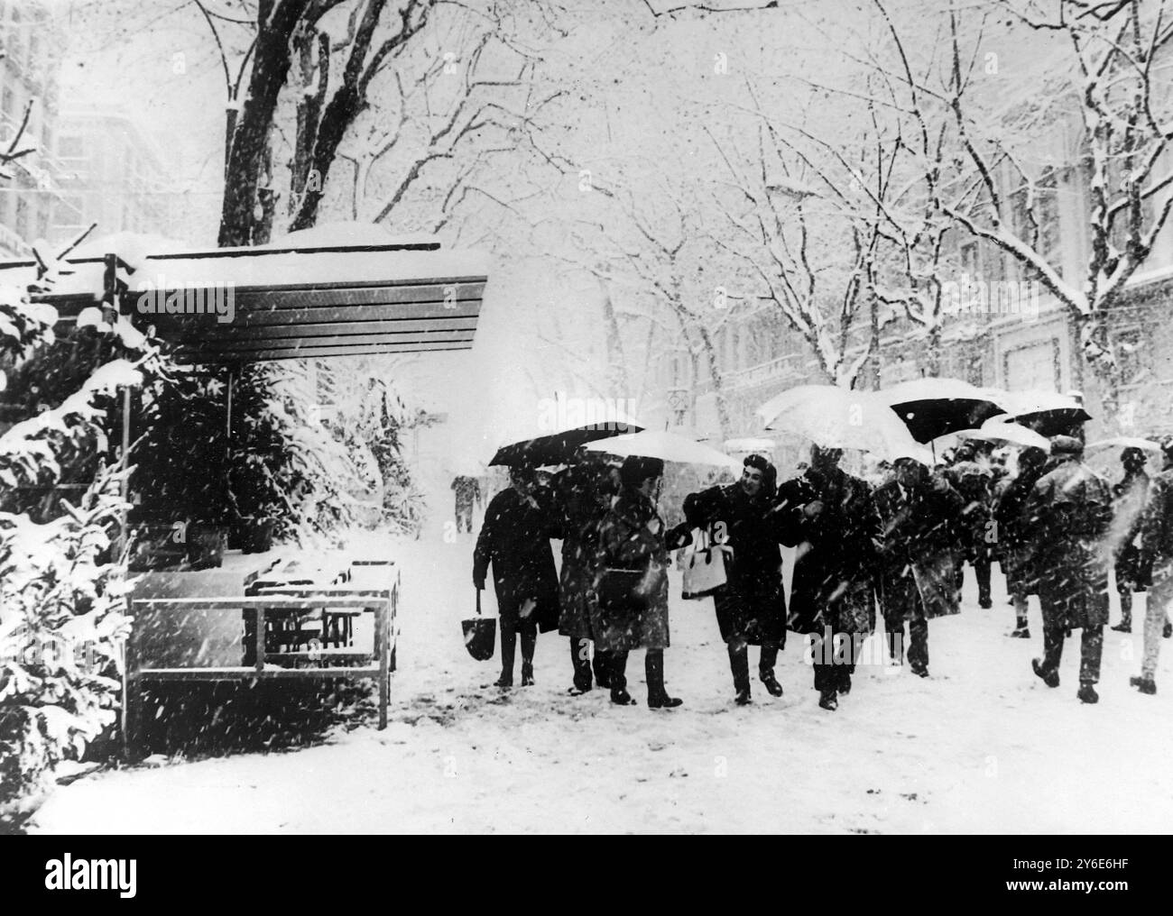 SNOW BARCELONA TRAFFIC JAM HEAVIEST FALL 50 YEARS ; 31 DECEMBER 1962 ...