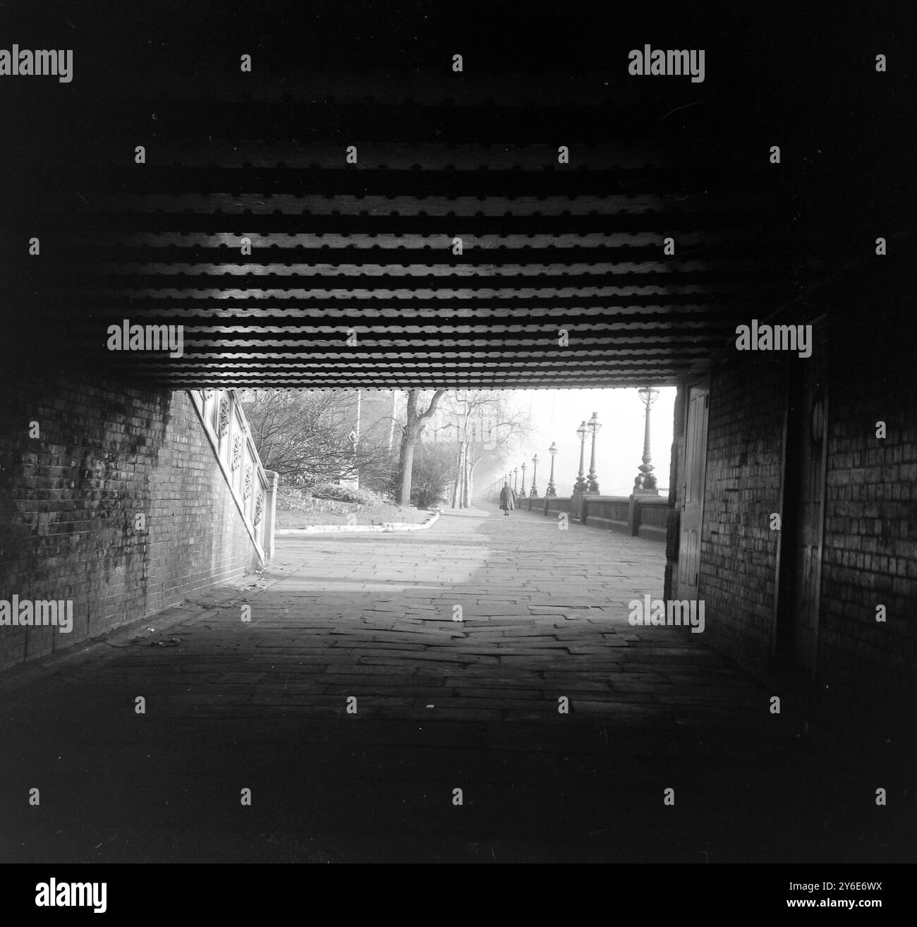 CHELSEA EMBANKMENT COVERED IN SNOW LONDON ; 31 DECEMBER 1962 Stock ...