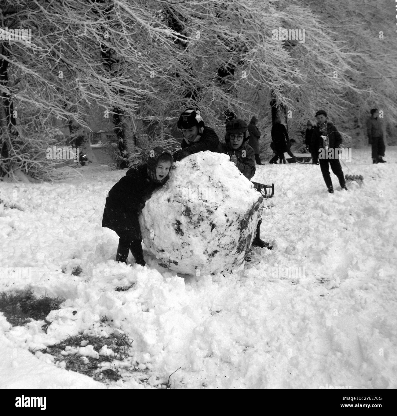 London 1962 snow hi-res stock photography and images - Alamy